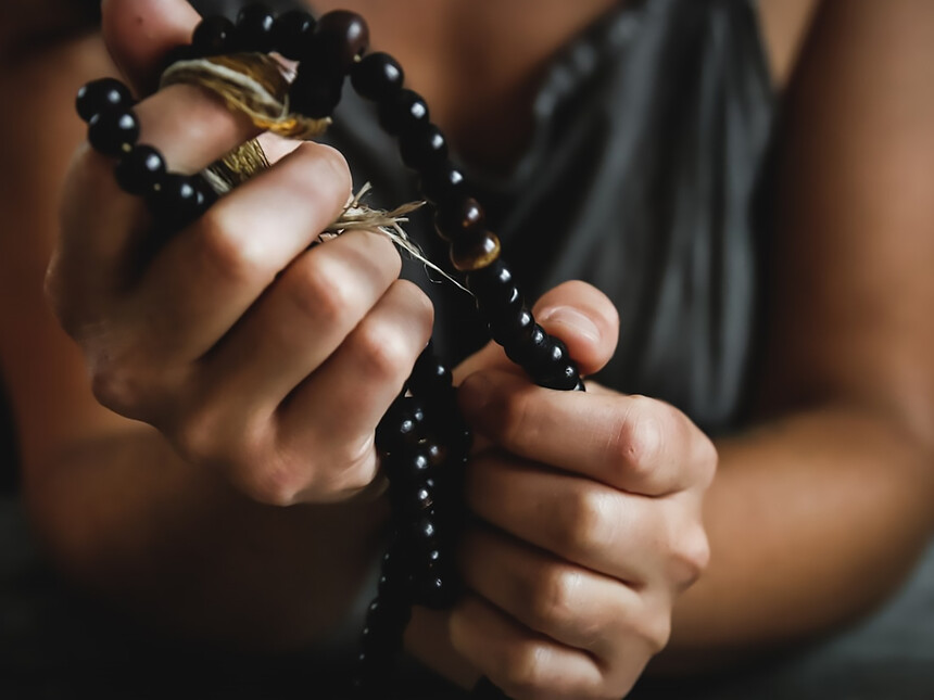 Finding strength through true prayer | Meer