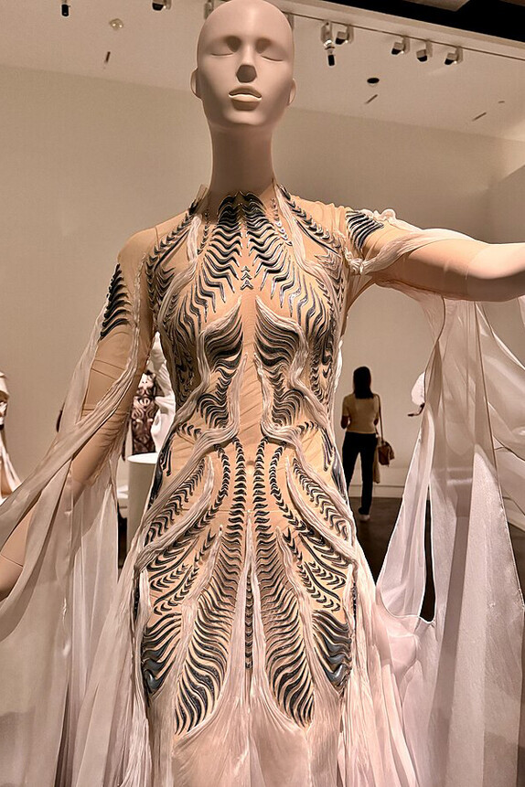 Iris Van Herpen: redefining haute couture with technology | Meer